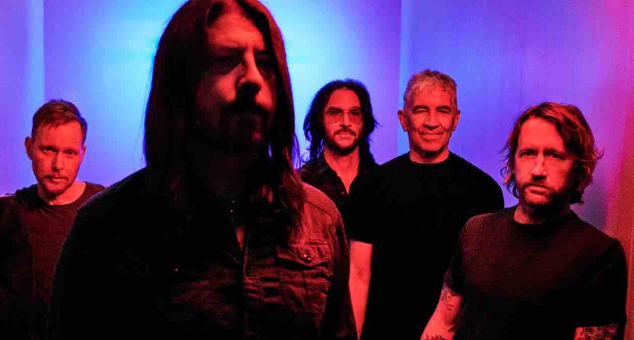 Dave Grohl Seen At Luxury Hotel In Photos